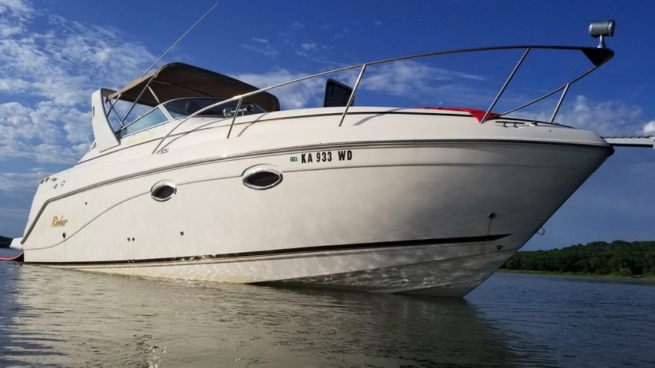 Rent this 30' Rinker on Anchor