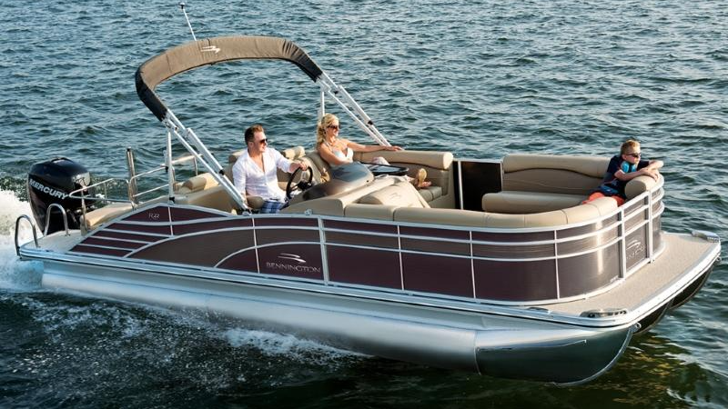 Rent this 25' Bennington on Anchor