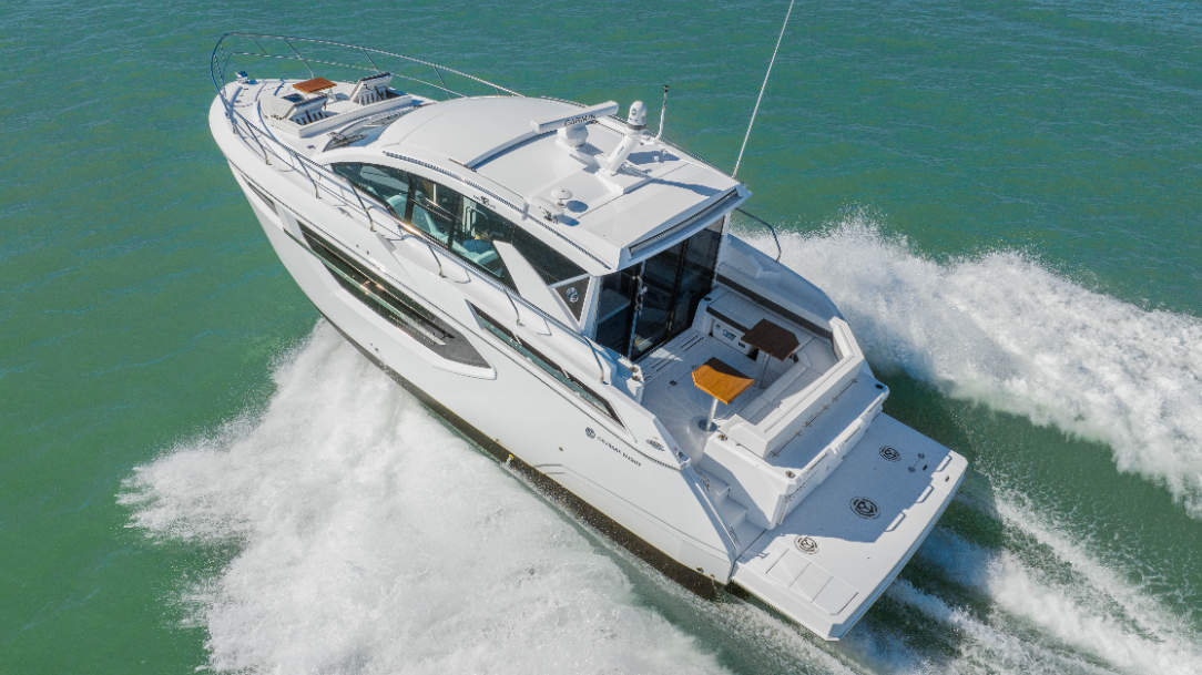 Rent this 42' Cruisers Yachts on Anchor