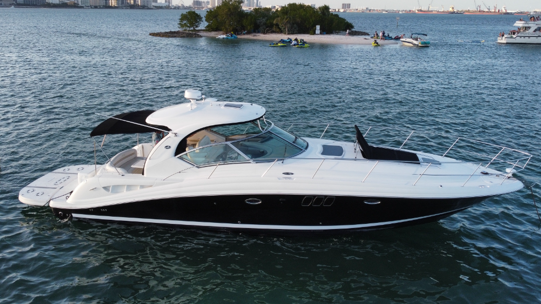 Rent this 48' Sea Ray on Anchor