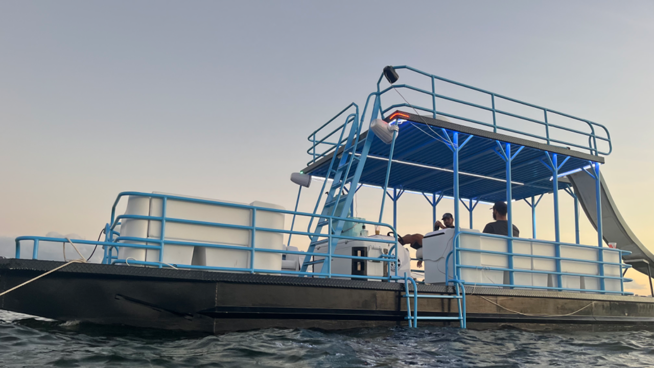 Rent this 32' Solid craft on Anchor