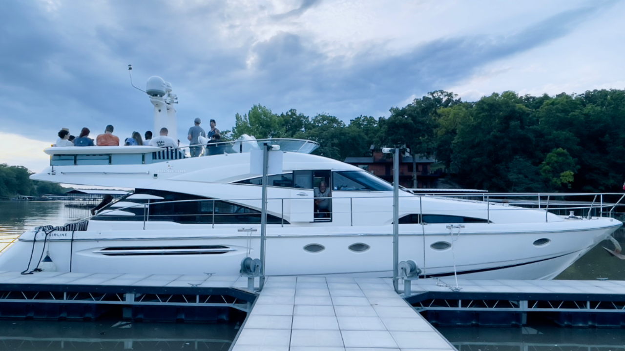 Rent this 60' Fairline on Anchor